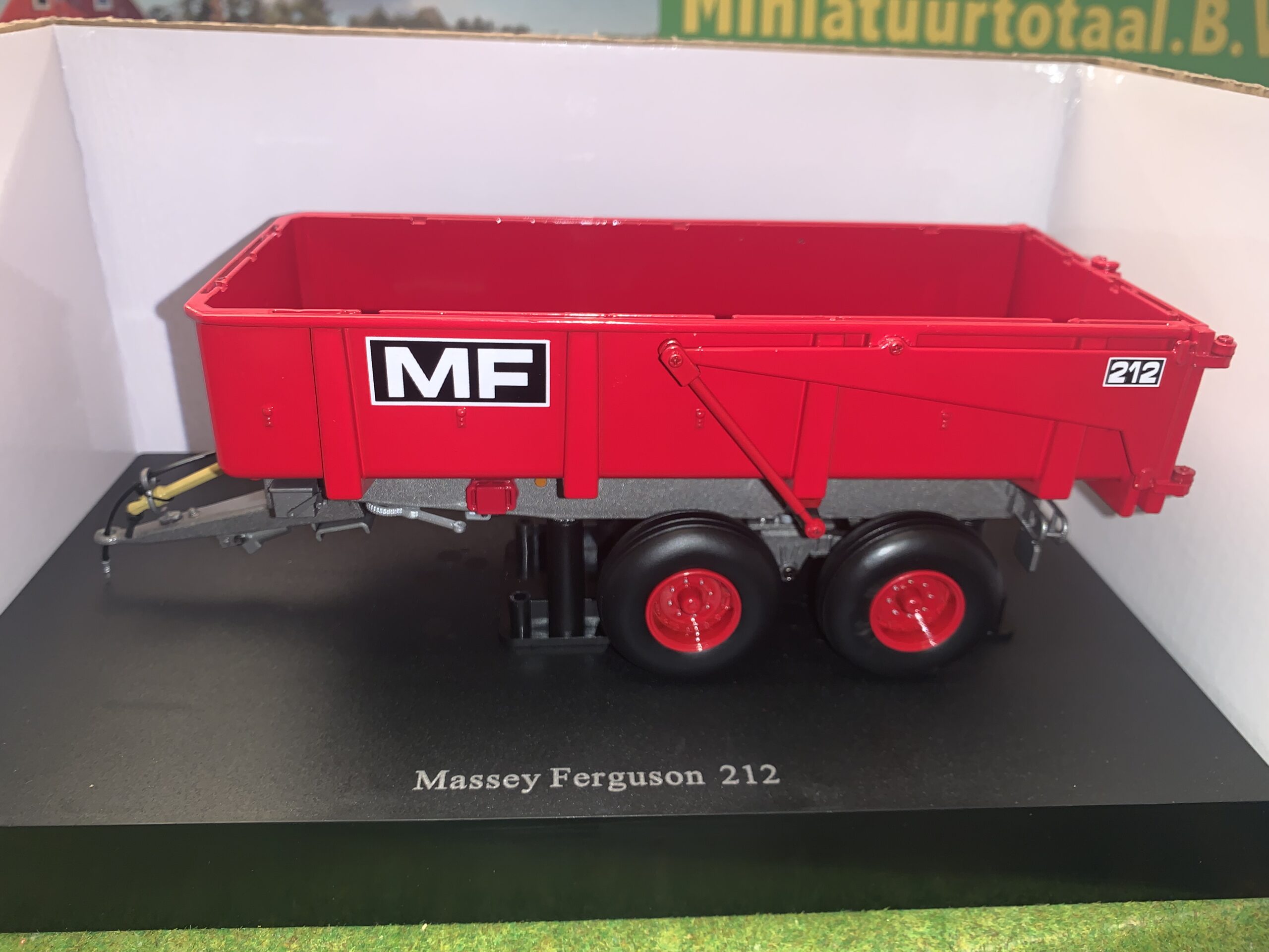 Massey Ferguson 212 kieper - Miniatuurtotaal BV